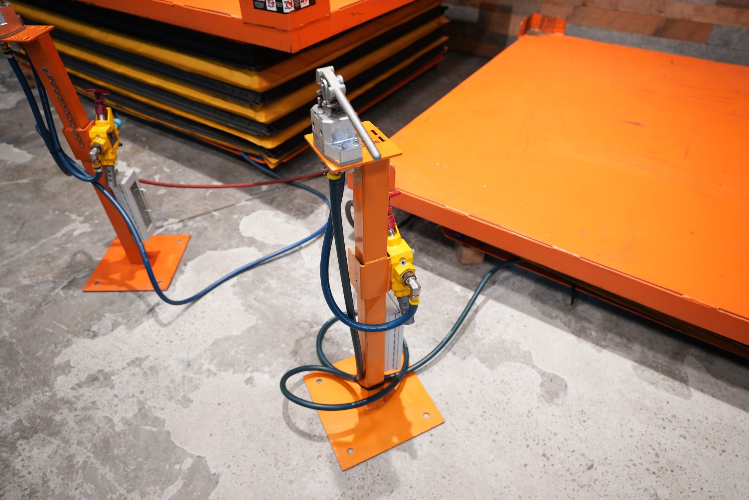 2017 Knight Global 4,000 LB 118" X 75" Lift Tables (2 Available) | 360 ...