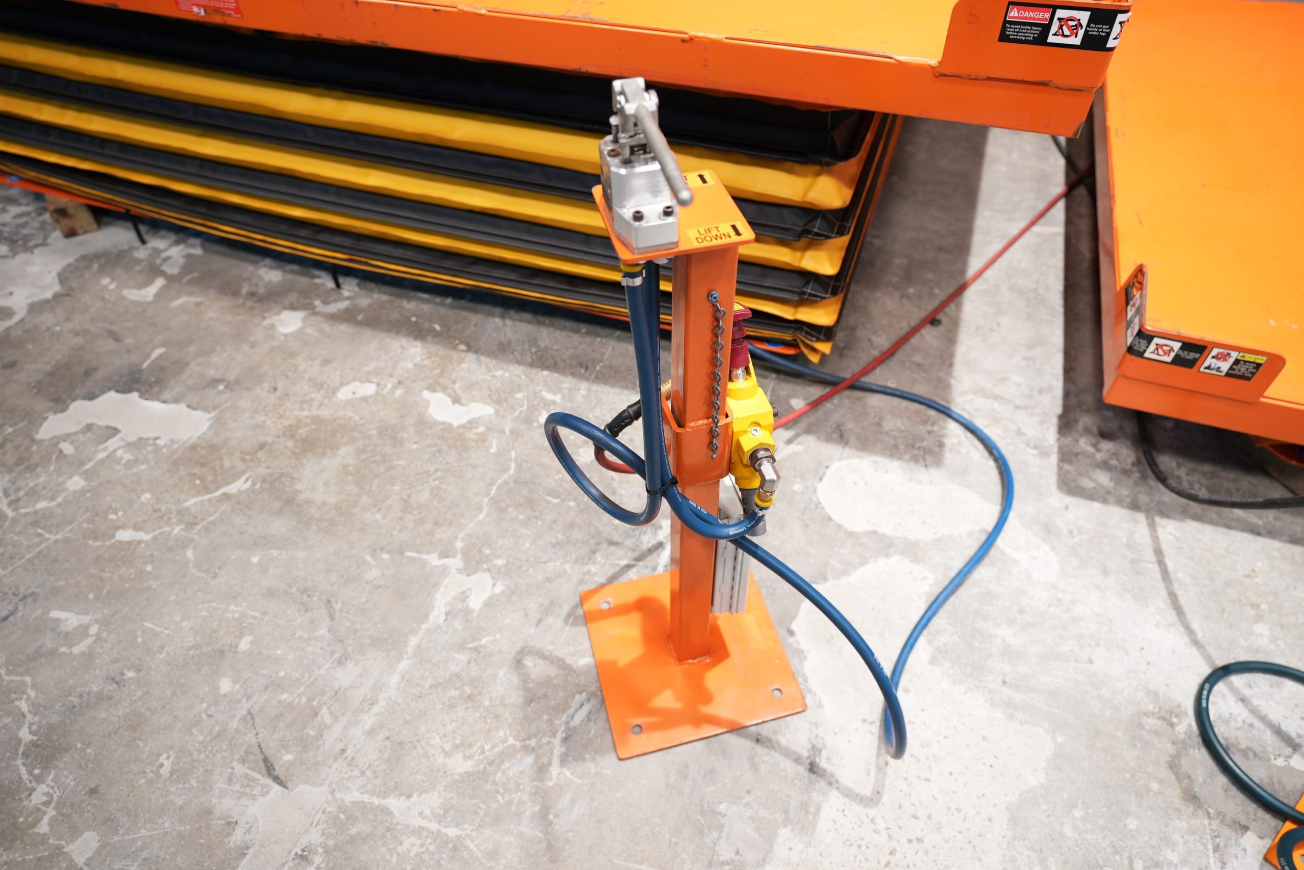 2017 Knight Global 4,000 LB 118" X 75" Lift Tables (2 Available) | 360 ...